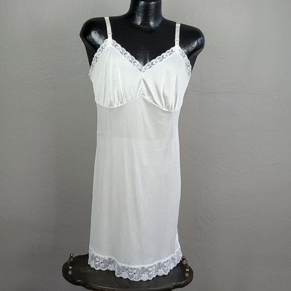 Vintage | Intimates & Sleepwear | Vintage White Full Slip Lace Women ...